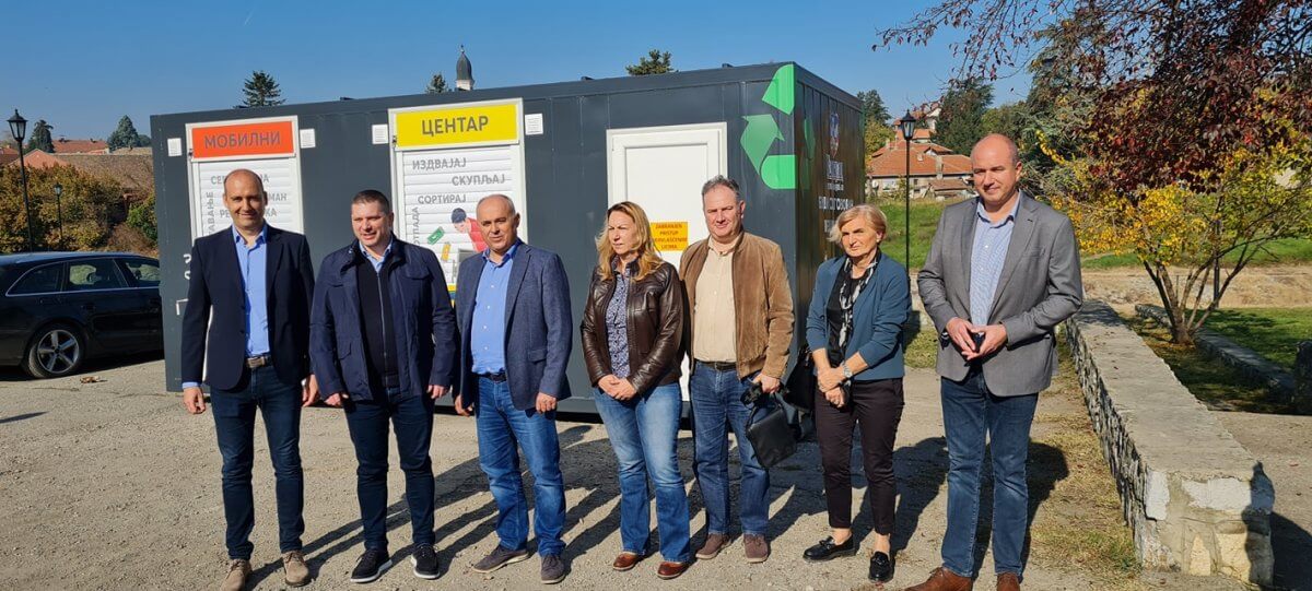 Opština Grocka dobila prvi mobilni centar za opasni otpad (VIDEO ...
